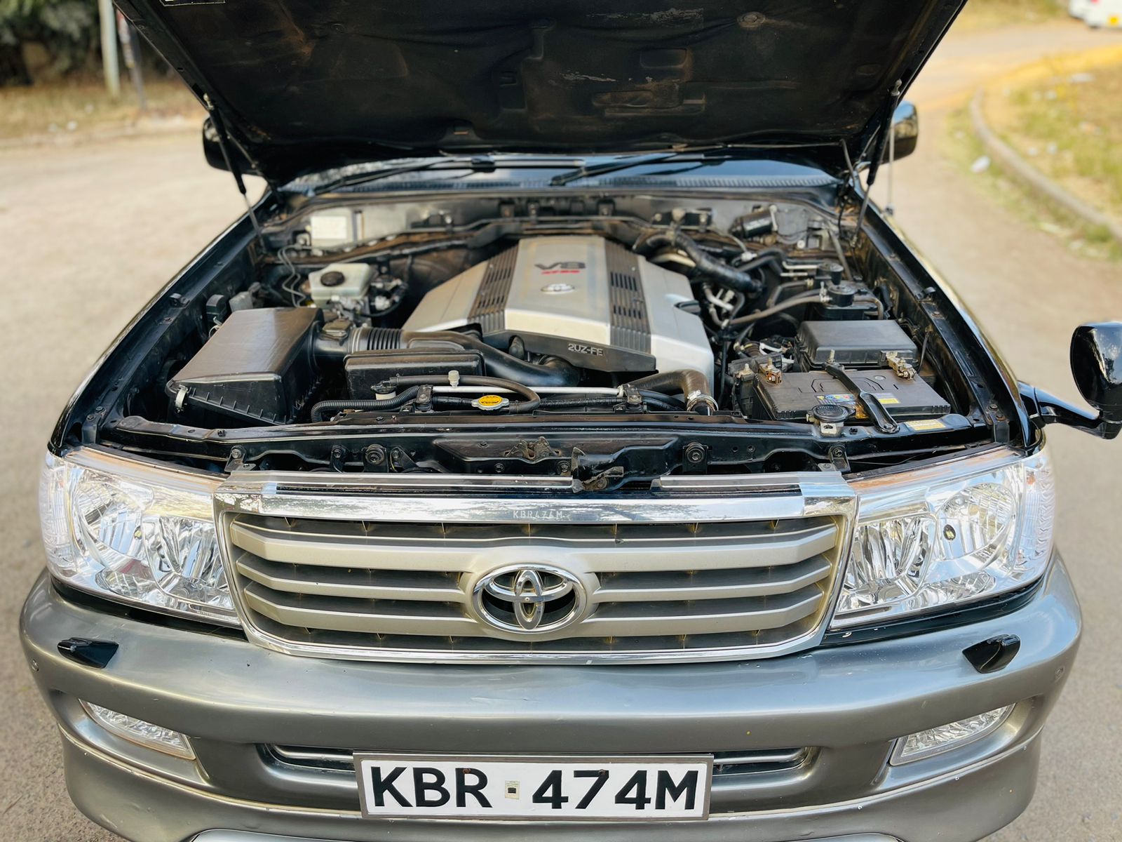 TOYOTA LANDCRUISER V8 - Alpha Car Giants