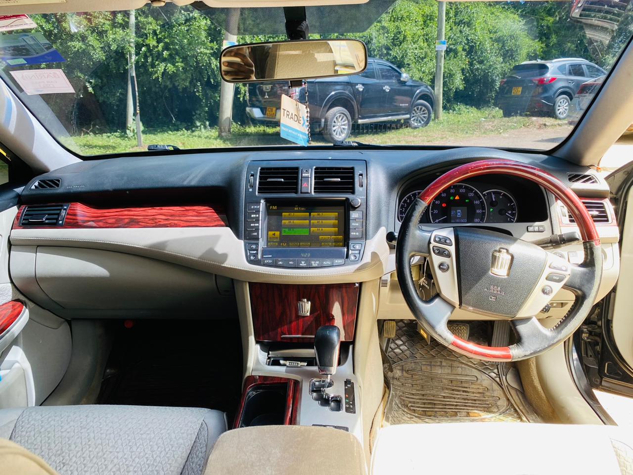 TOYOTA CROWN ROYAL SALOON - Alpha Car Giants